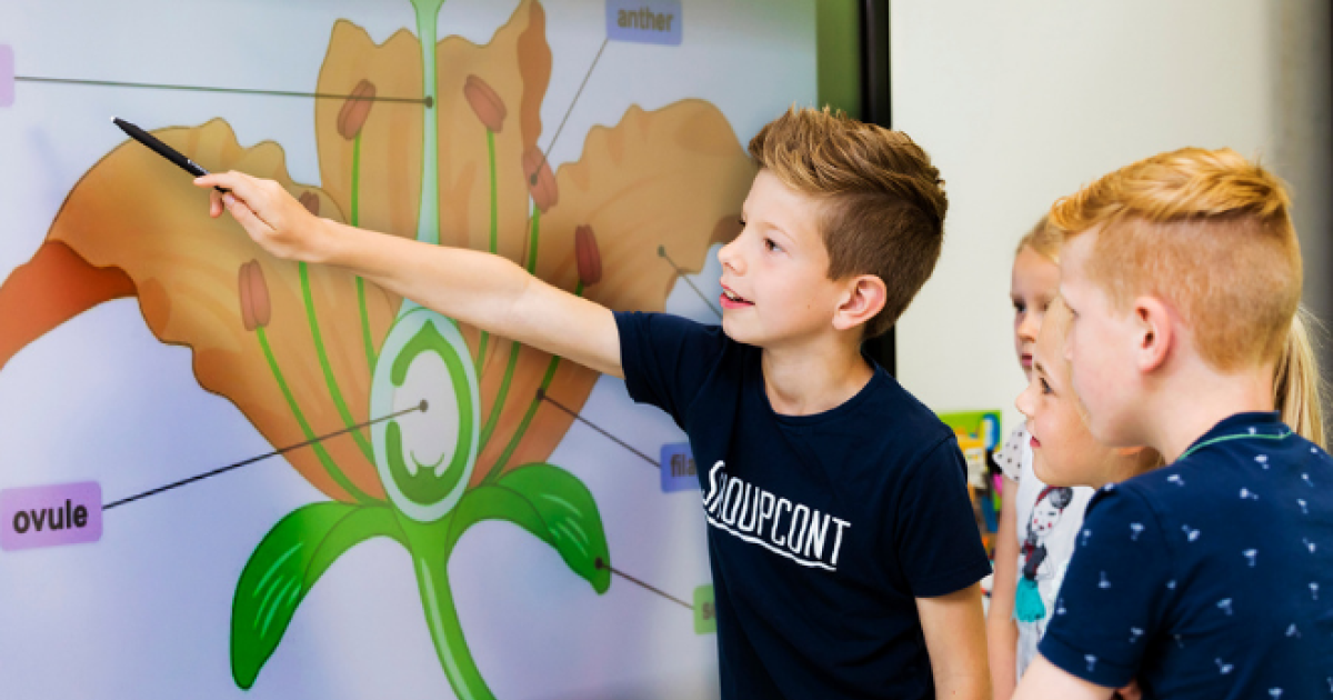 5 benefits of touch in education | CTOUCH Global